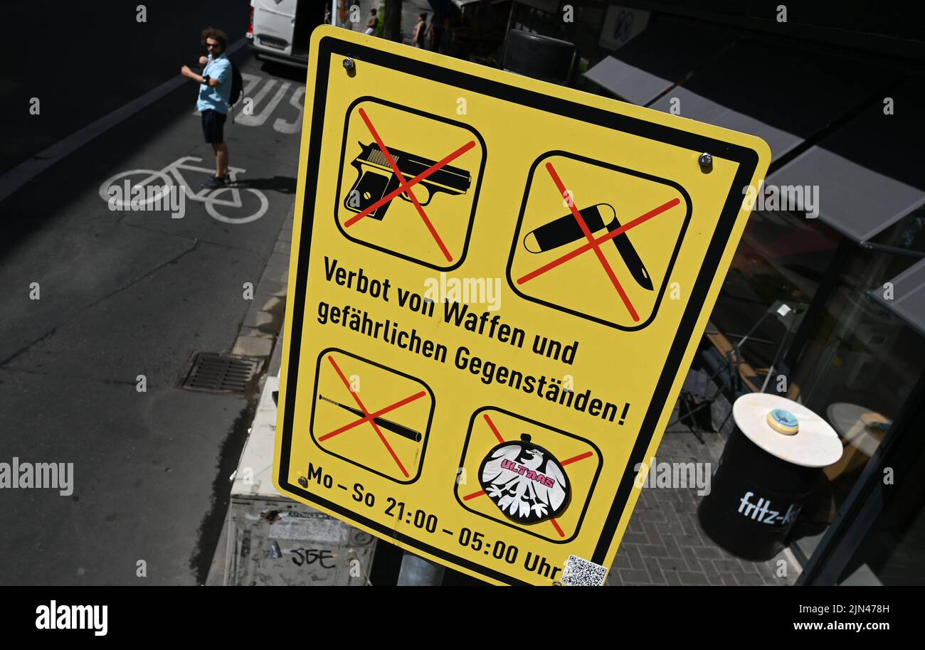 Population sign crossed out hi-res stock photography and images - Alamy