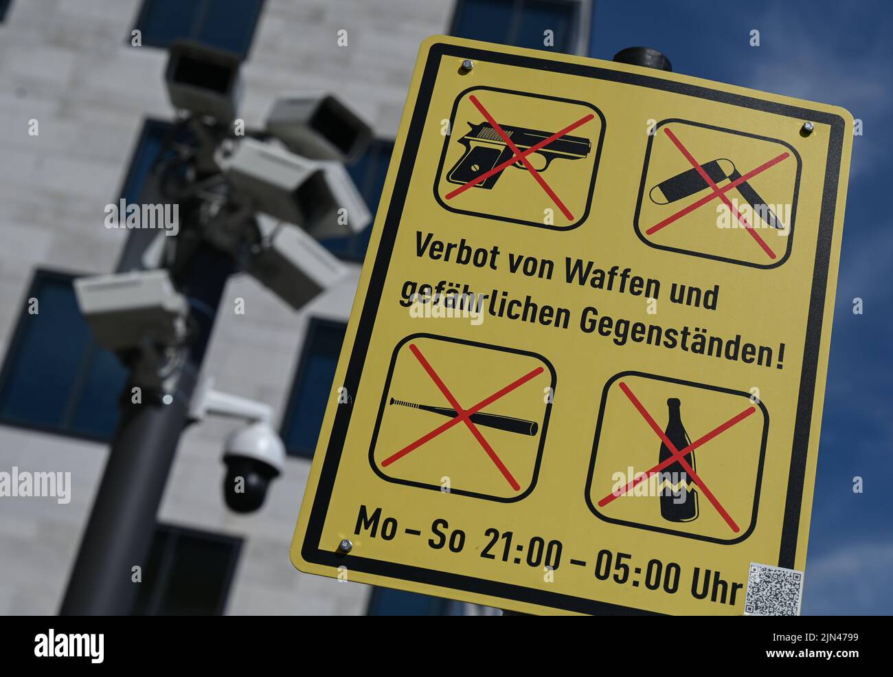 Population sign crossed out hi-res stock photography and images - Alamy