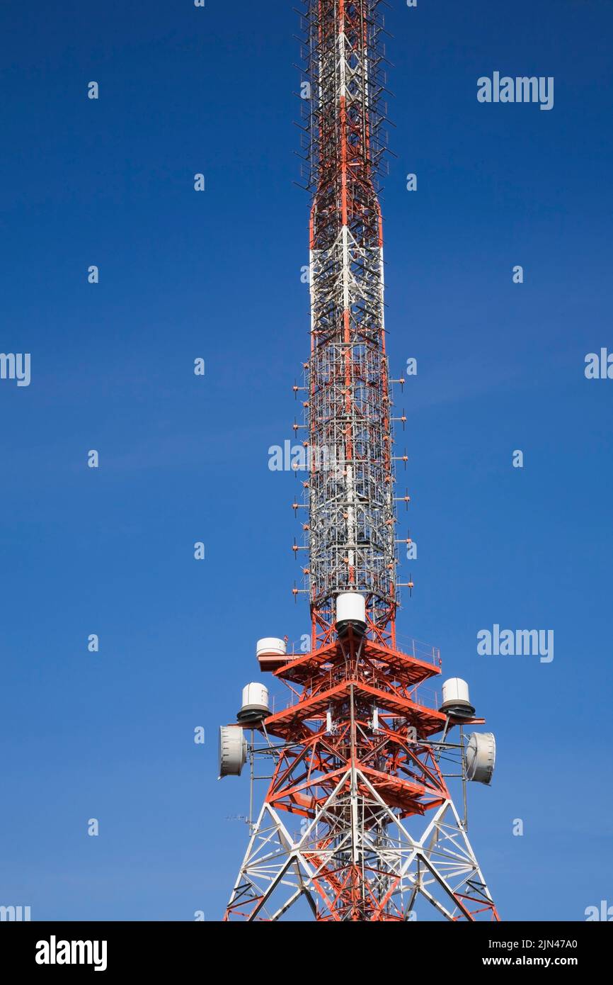 Smartphone cell tower signal hi-res stock photography and images - Alamy