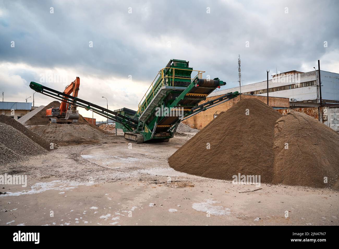 Mobile crushing and sorting complex at demolition site Stock Photo - Alamy