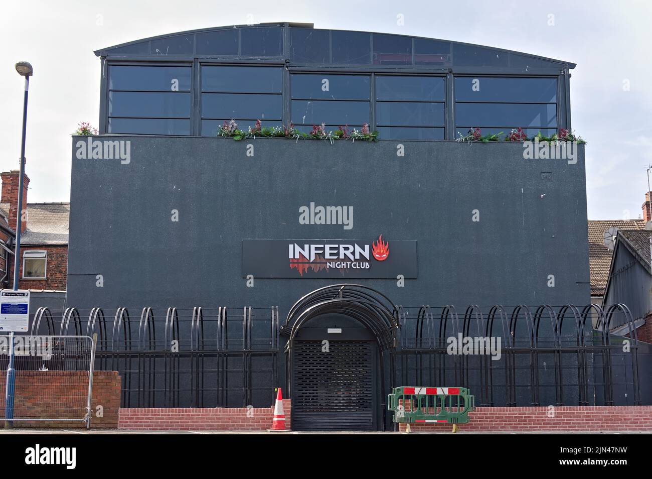 Modern nightclub exterior hi-res stock photography and images - Alamy