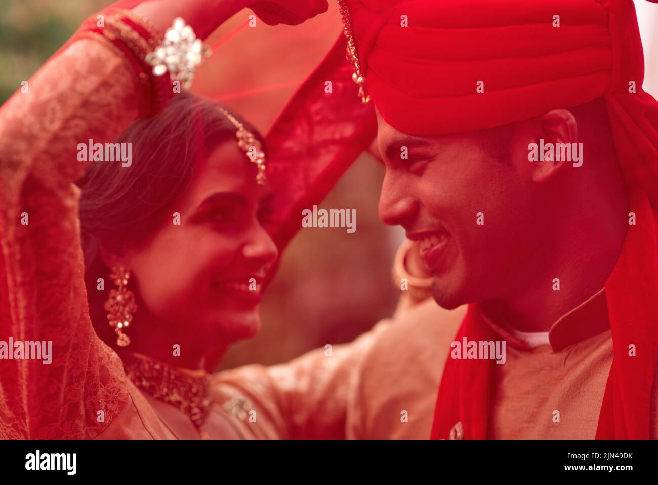 Indian wedding couple hi-res stock photography and images - Alamy