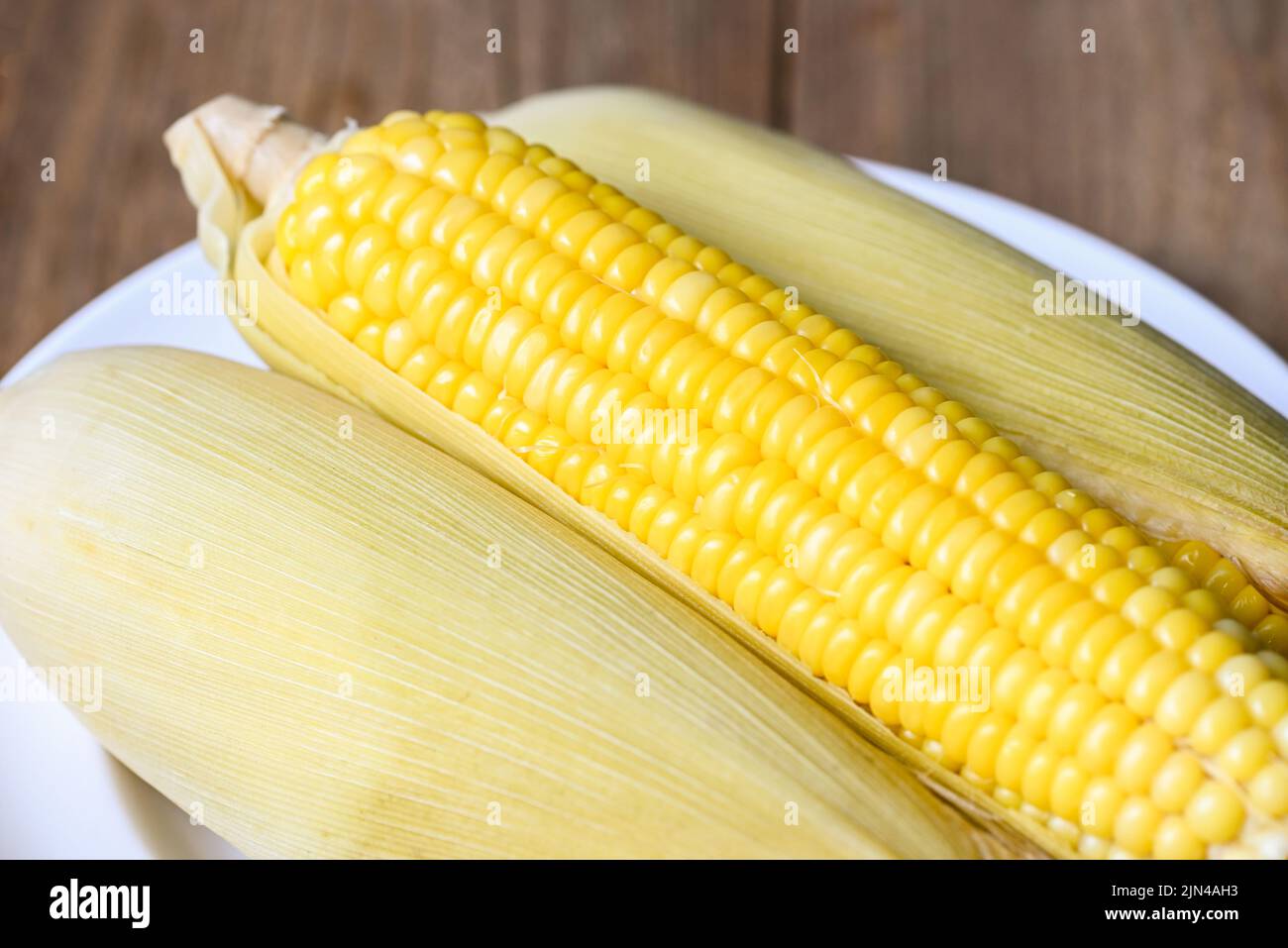 cooked sweet corn background, ripe corn cobs steamed or boiled ...