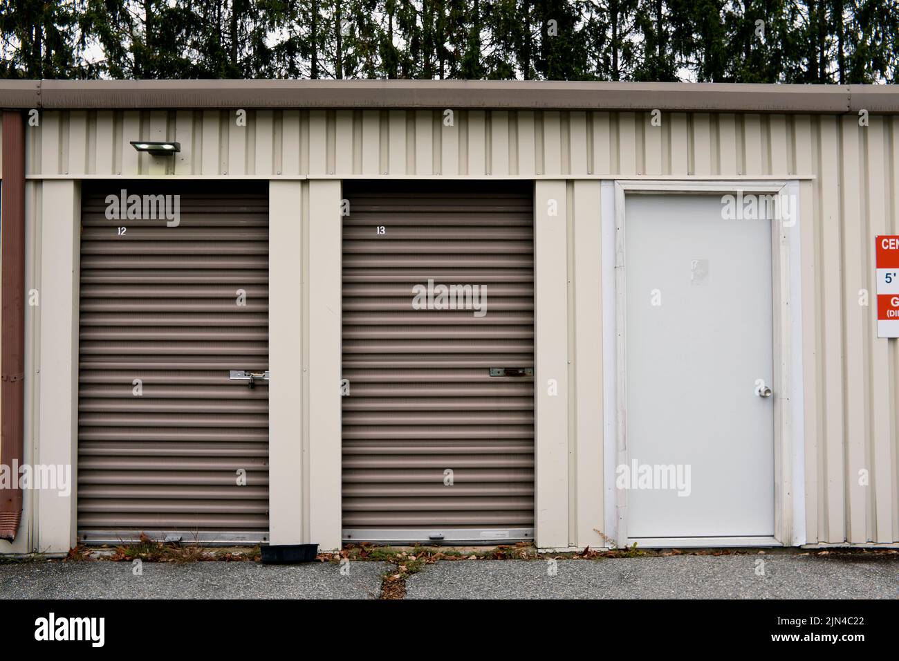 Self storage facilities hi-res stock photography and images - Alamy