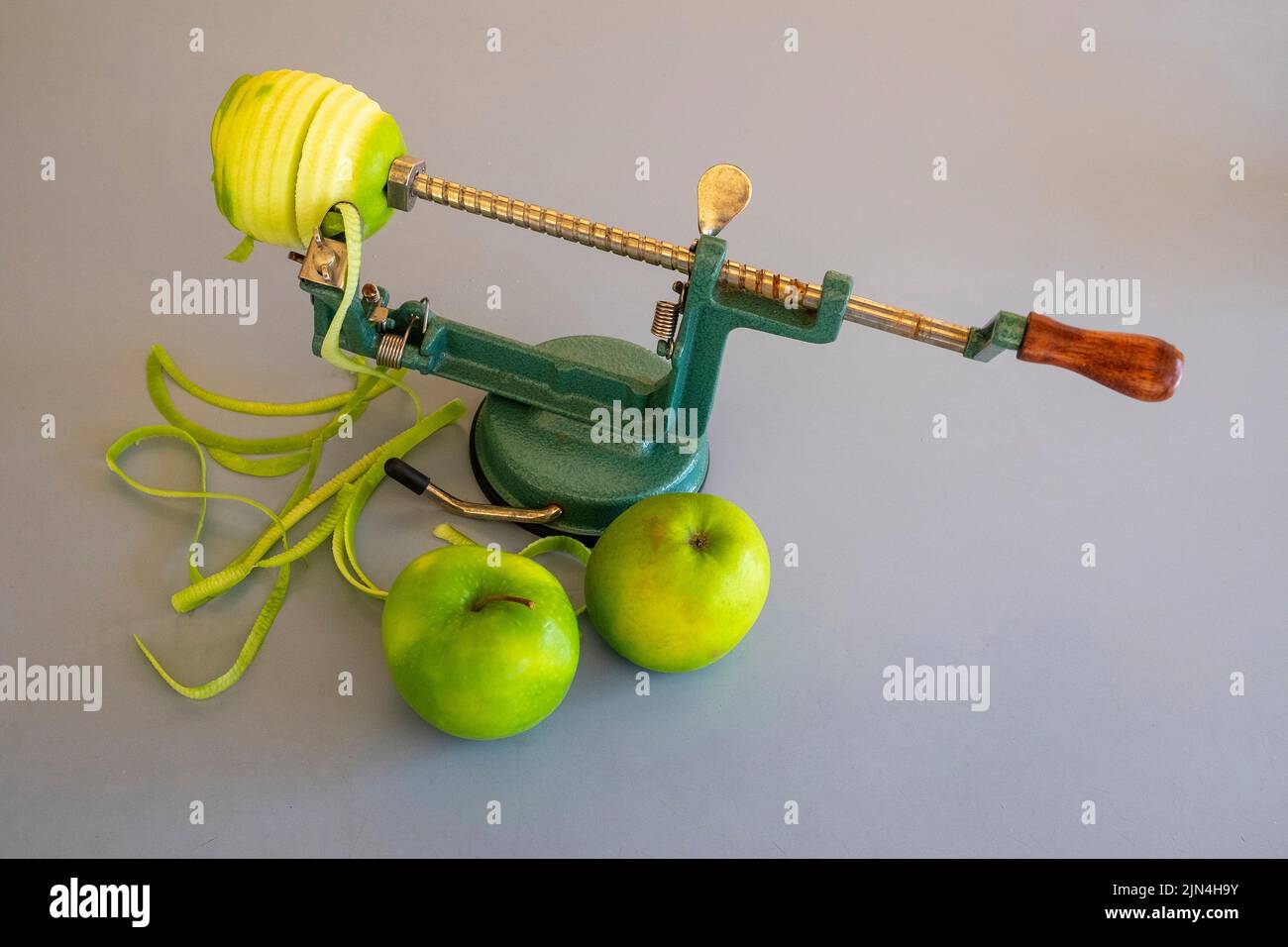 Apple coring and peeling device with cooking apples Stock Photo - Alamy