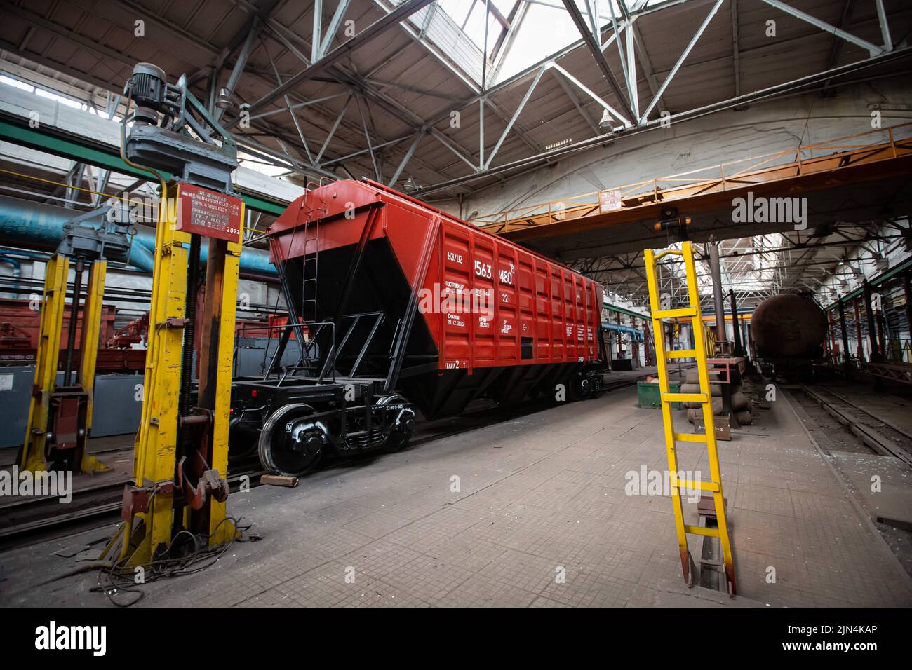Car repair plant hi-res stock photography and images - Alamy