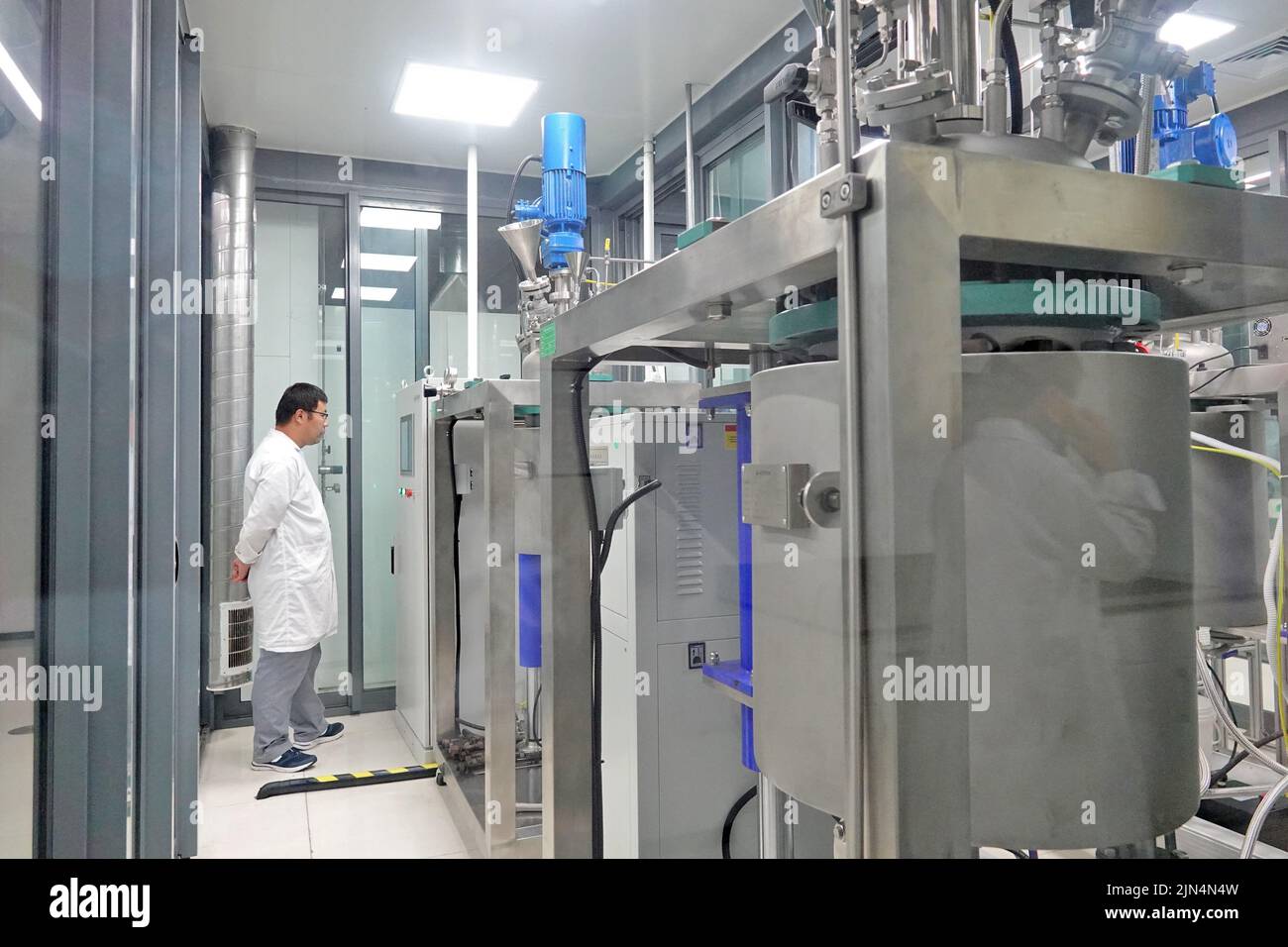 Chemical laboratory china hi-res stock photography and images - Alamy