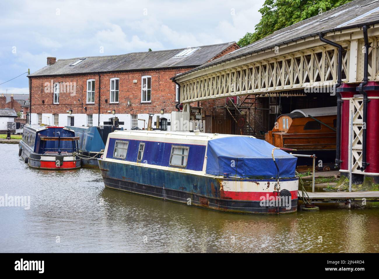 Chester, UK: Jul 3, 2022: A general scene of the Shropshire Union Canal ...