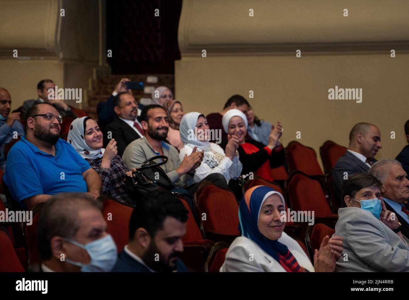 Audience enjoying a performance hi-res stock photography and images - Alamy