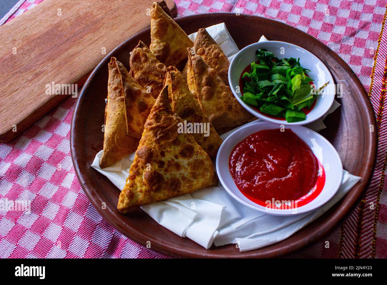 Samosa, samsa or somsa are triangular fried pastries or pastri served ...
