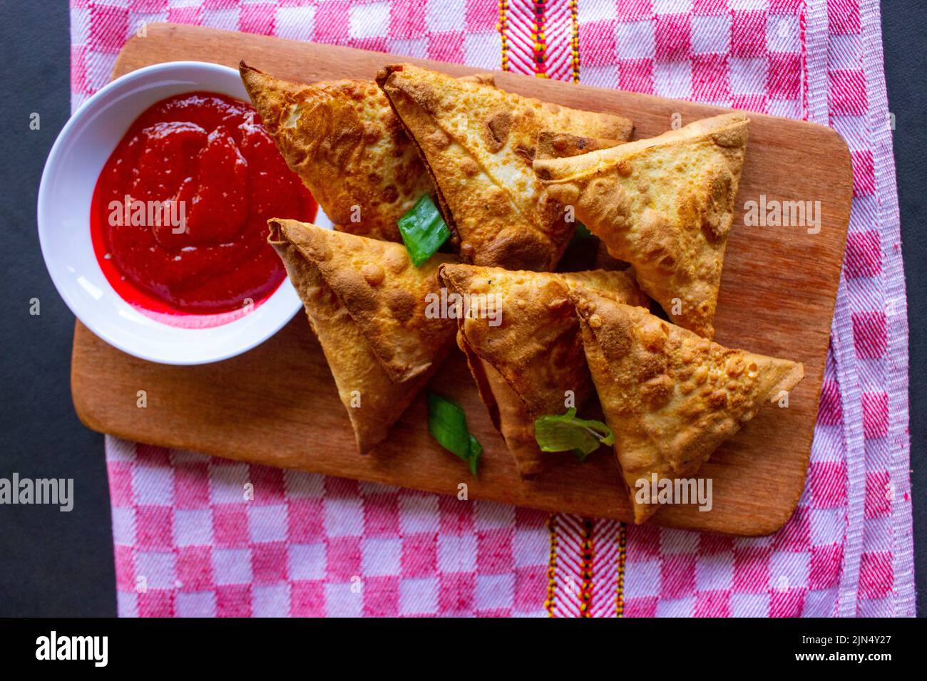 Samosa, samsa or somsa are triangular fried pastries or pastri served ...