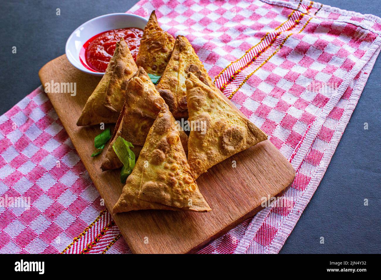 Samosa, samsa or somsa are triangular fried pastries or pastri served ...
