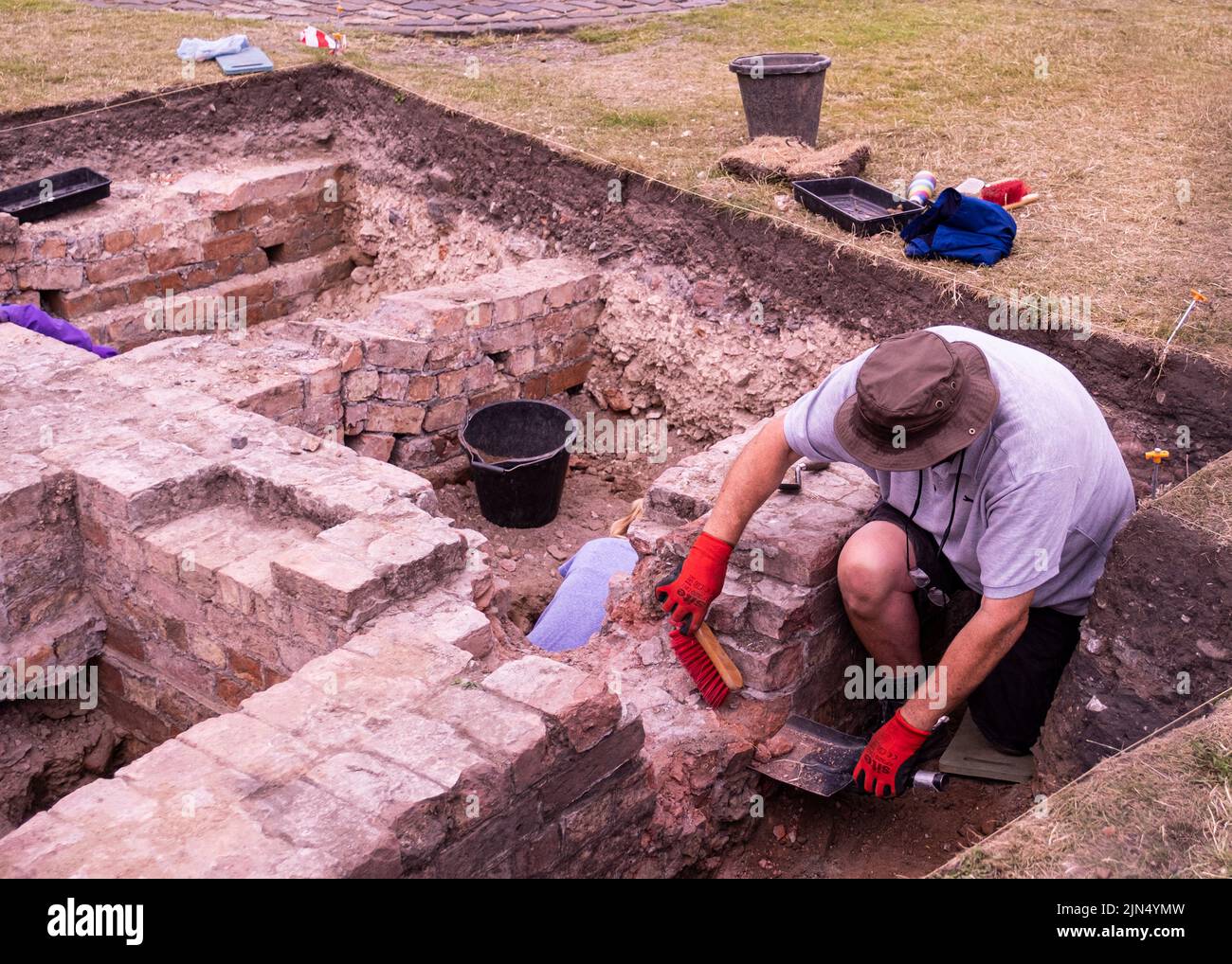 Artefacts dig hi-res stock photography and images - Alamy
