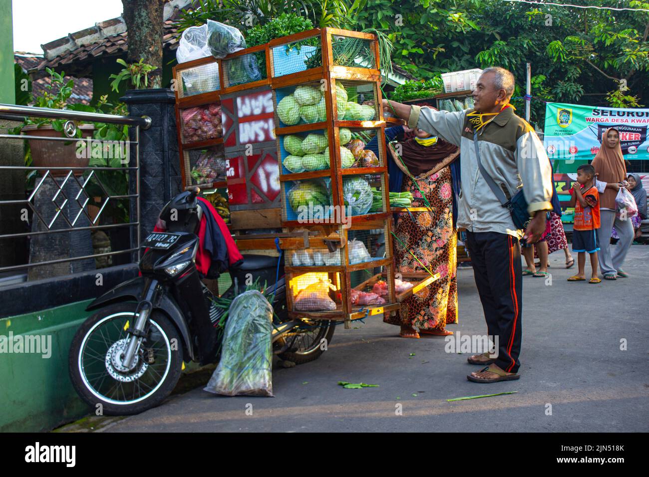 Asian food carts hi-res stock photography and images - Alamy