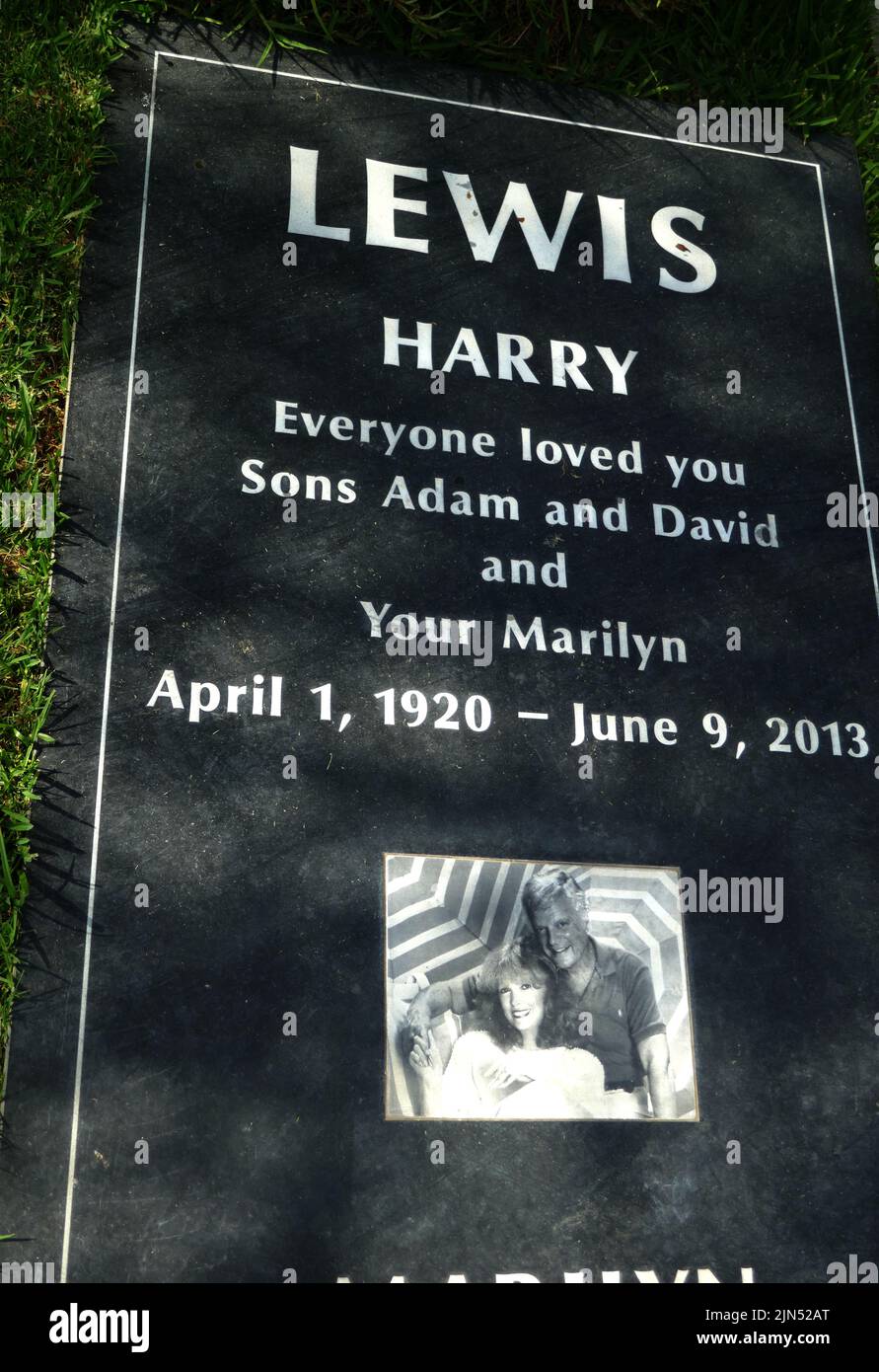 Los Angeles, California, USA 1st August 2022 Actor Harry Lewis's Grave ...