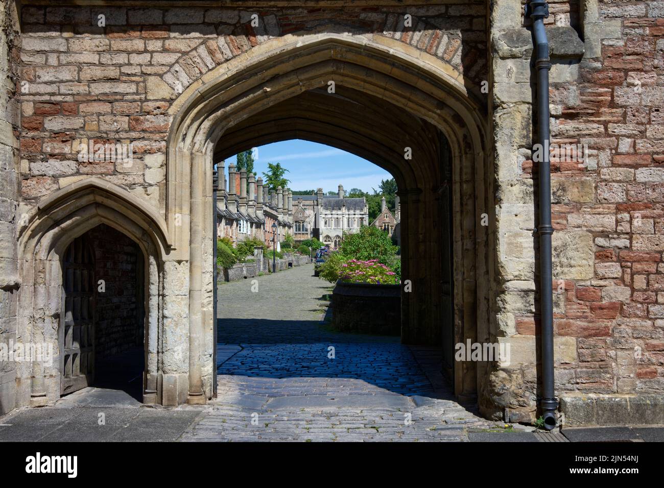 Entrance to Vicars Close in Wells, Somerset Stock Photo - Alamy
