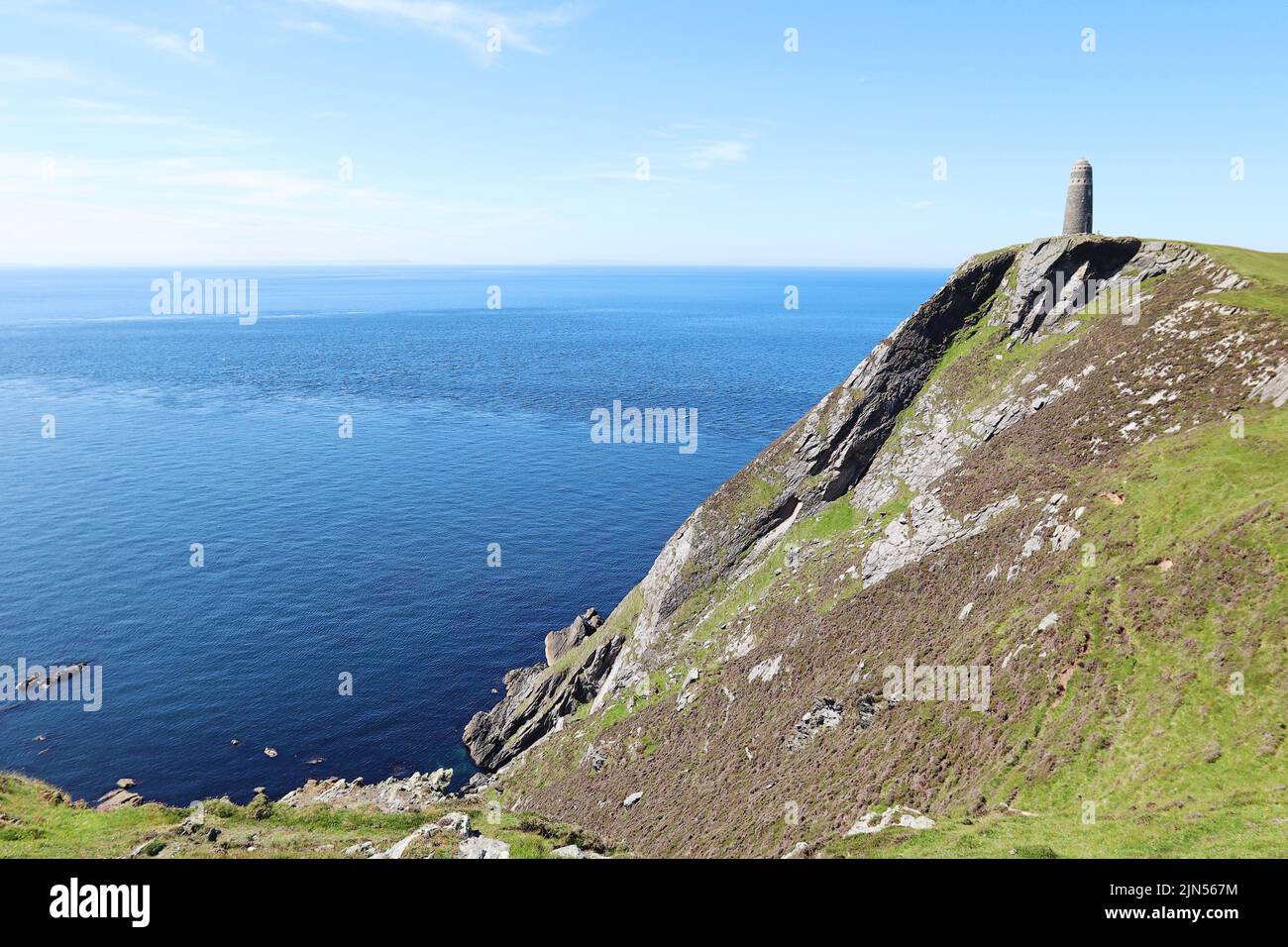The American Monument looking over towards northern Ireland from Islay ...