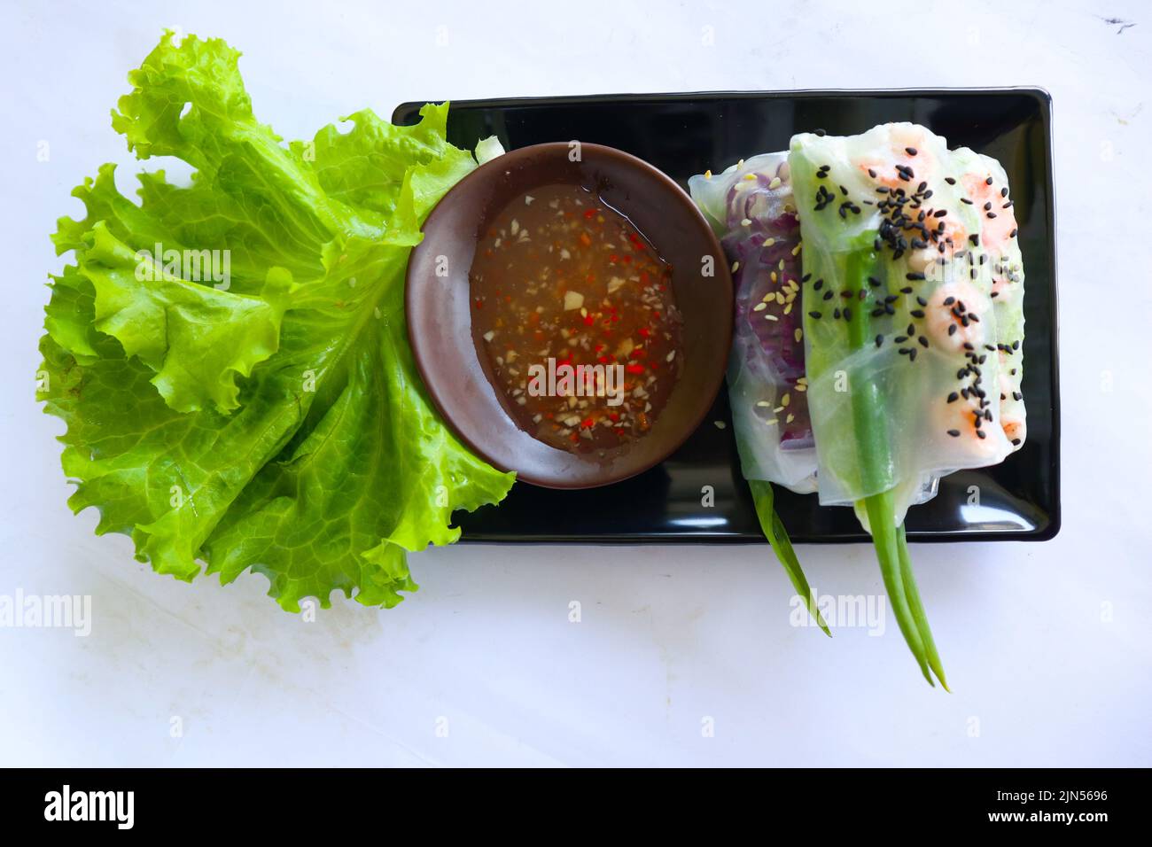 Goi cuon is a traditional spring roll from Vietnam (Vietnamese food ...