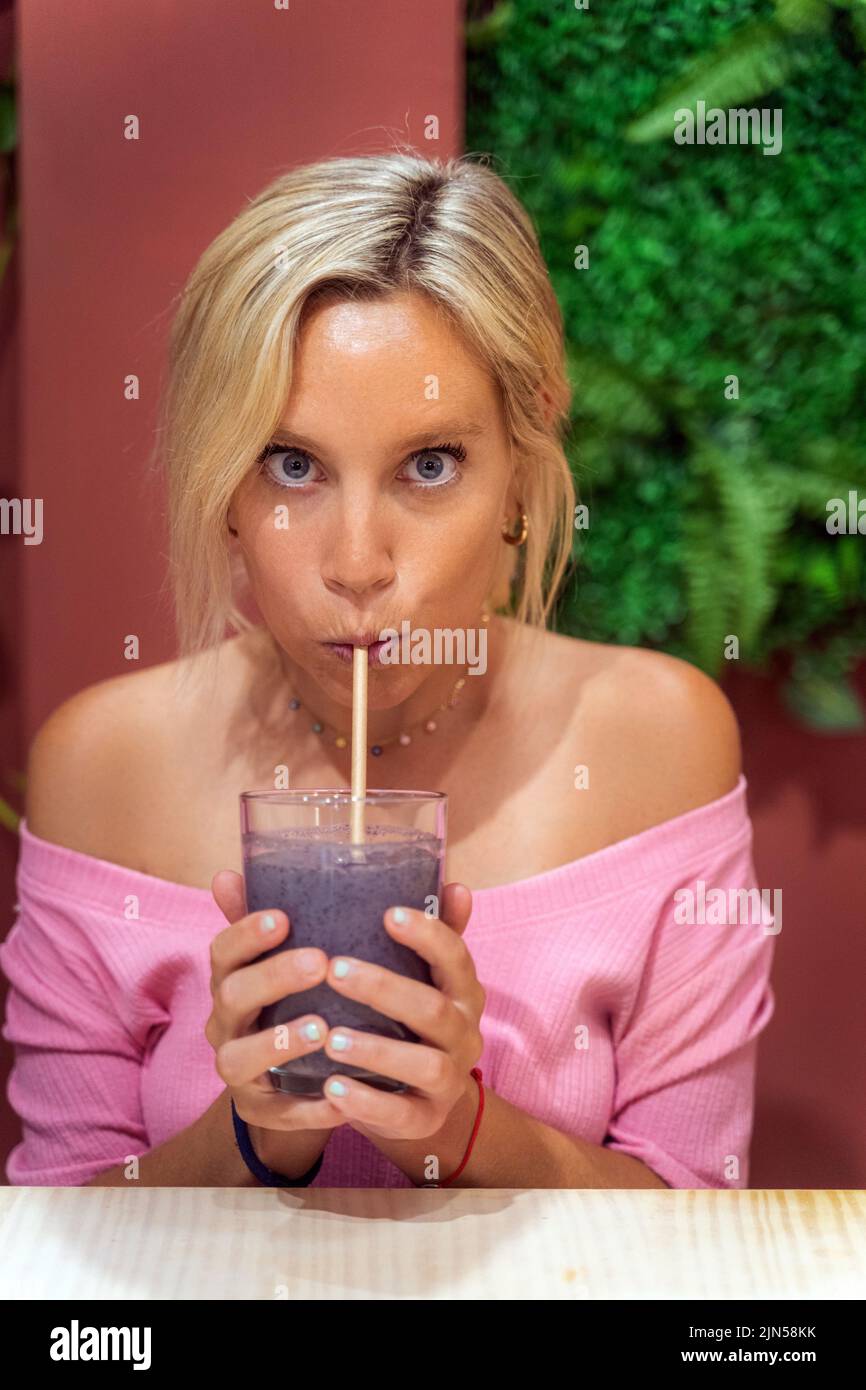 Camera in a shop hi-res stock photography and images - Alamy