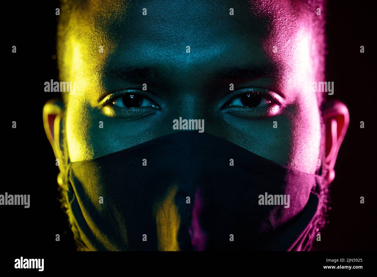 Black man cloth mask hi-res stock photography and images - Alamy