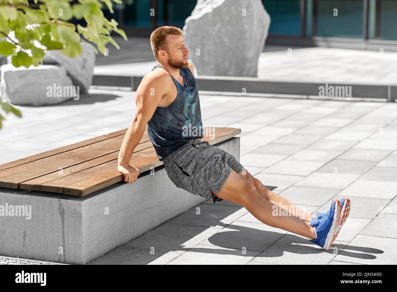 Triceps dip man hi-res stock photography and images - Alamy