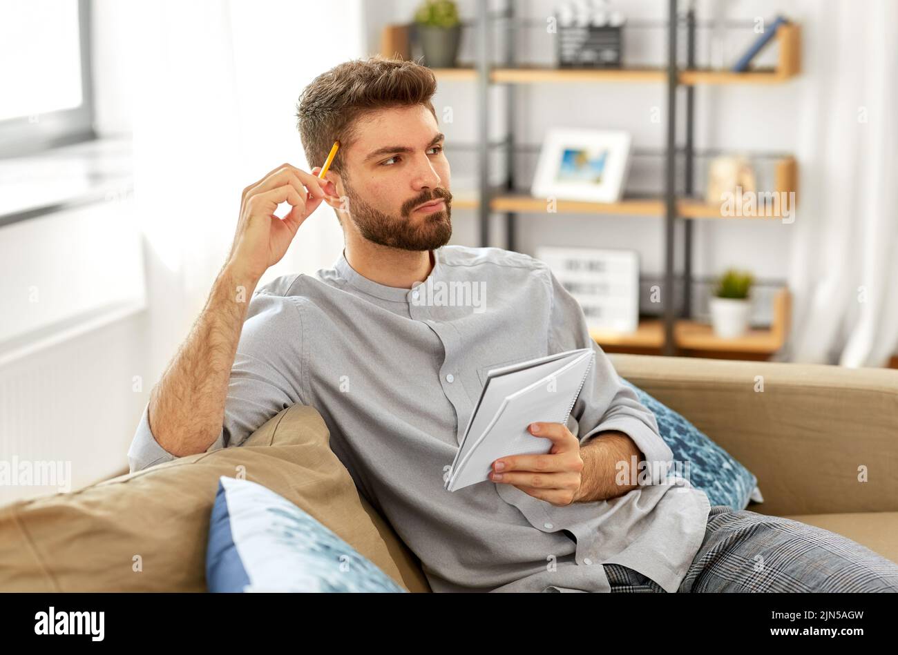 Thinking note hi-res stock photography and images - Alamy