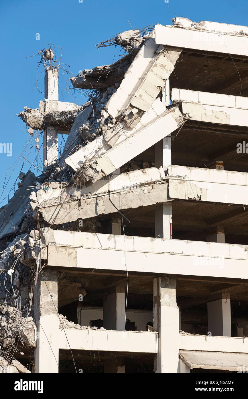 Building destroyed by earthquake. War disaster. Demolition Stock Photo ...