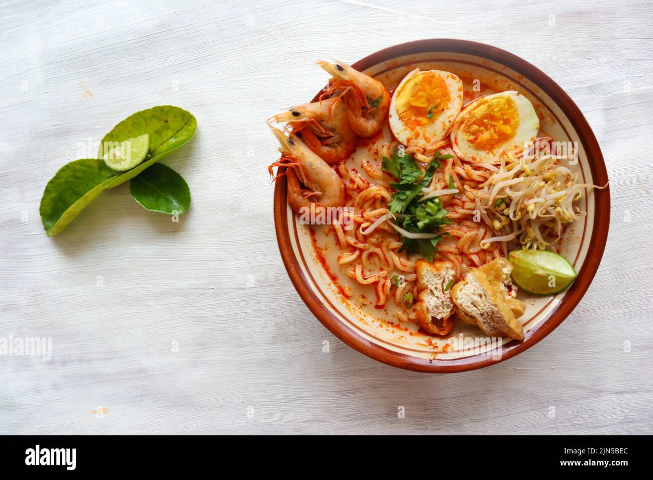 laksa, laksa curry made from vermicelli, noodles, bean sprouts, egg ...