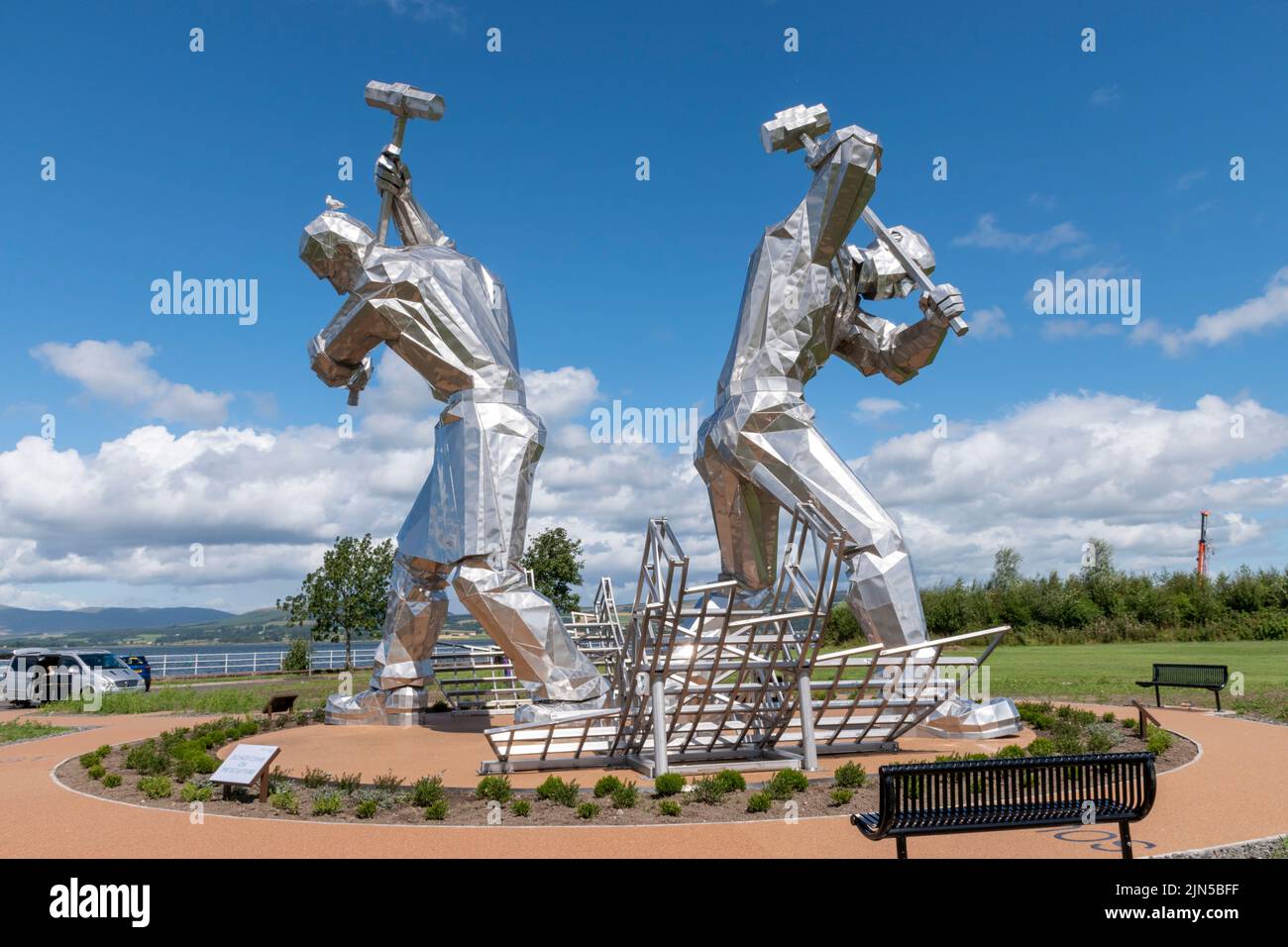 “The Skelpies”, “The Shipbuilders of Port Glasgow” sculpture by John ...