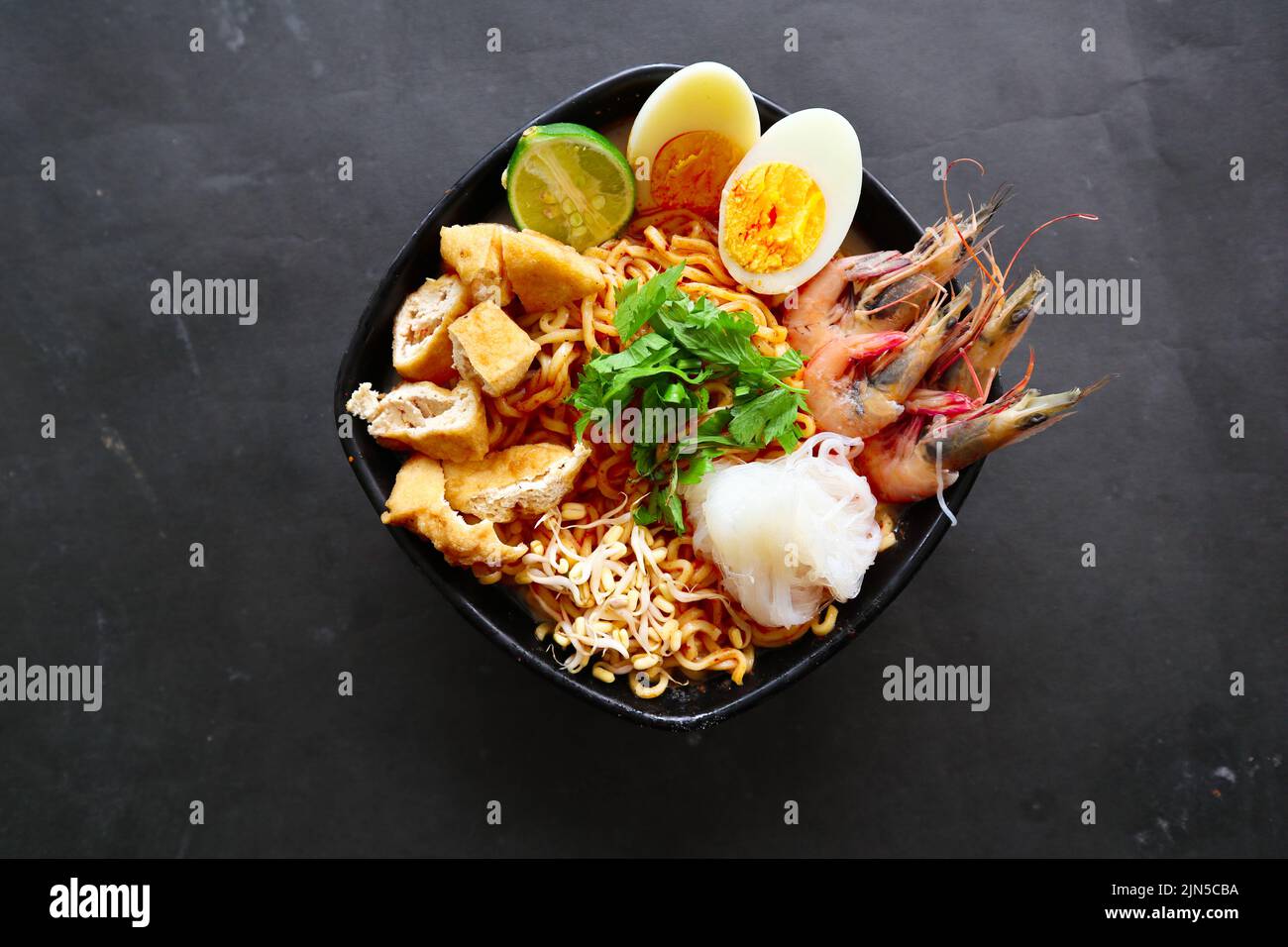laksa, laksa curry made from vermicelli, noodles, bean sprouts, egg ...