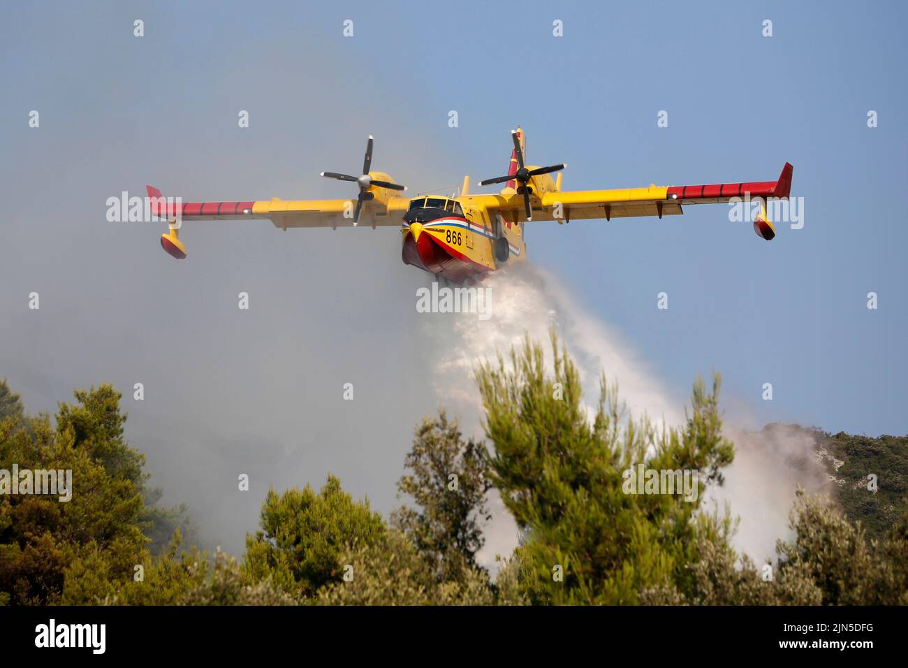 Canadair cl 415 hi-res stock photography and images - Alamy