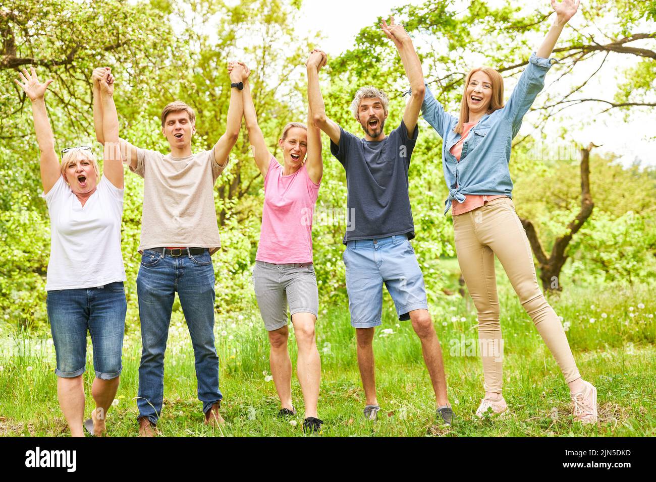Team of young hi-res stock photography and images - Alamy
