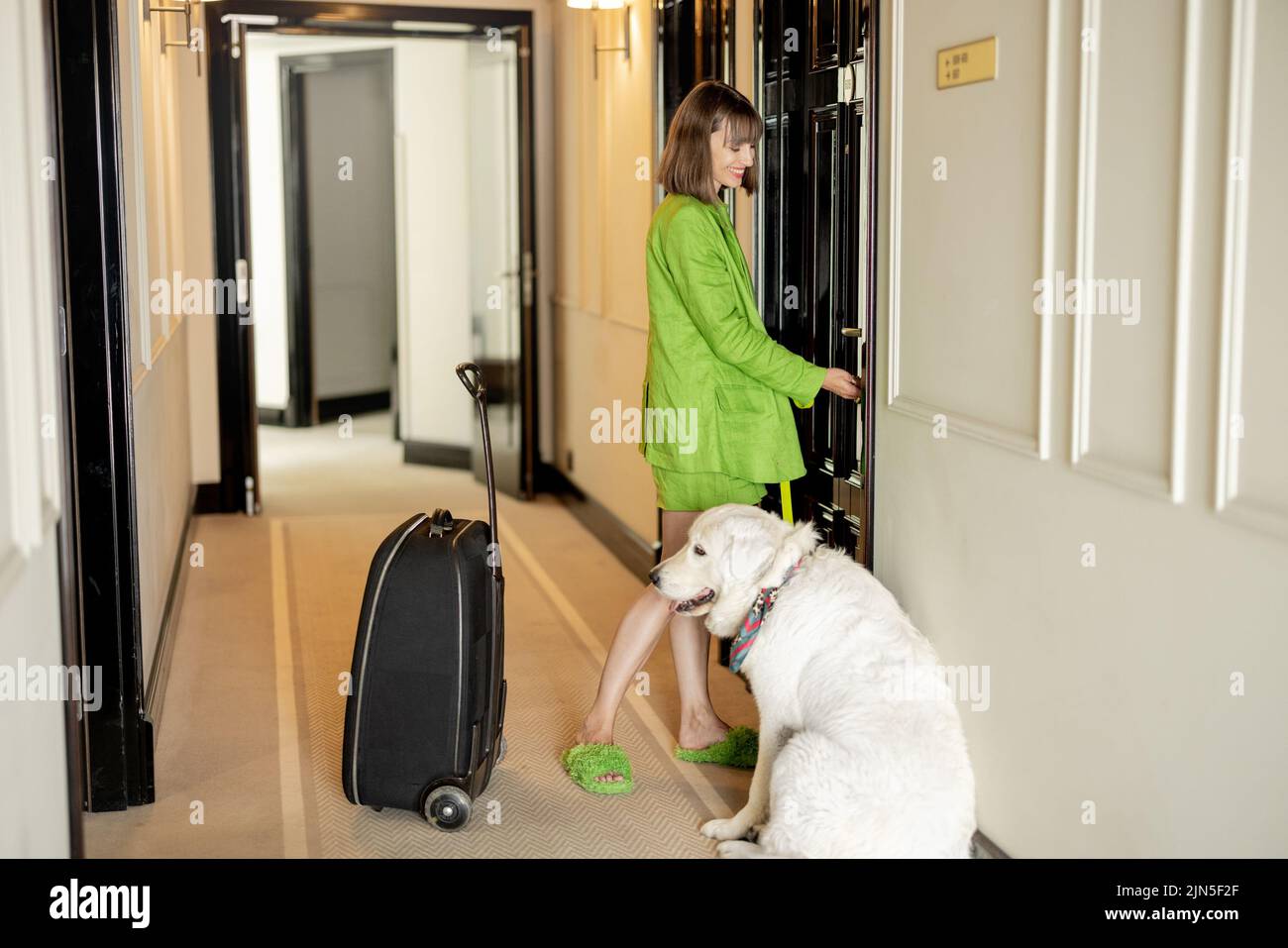Woman check in hi-res stock photography and images - Alamy