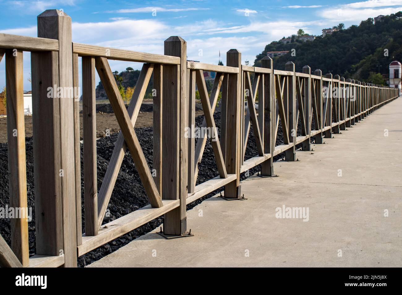 Wooden park and garden railing. Open space blue sky Stock Photo - Alamy