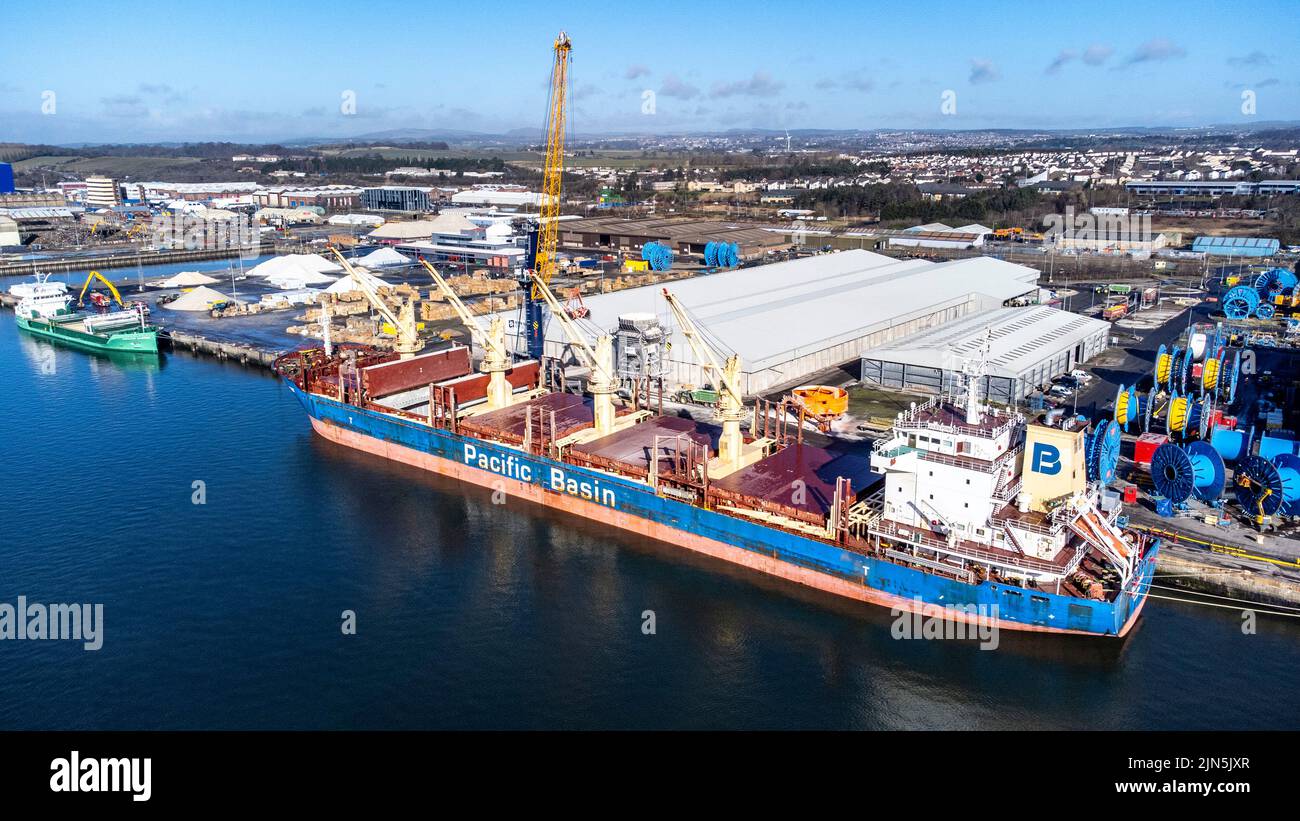 Tanker discharging cargo at port Stock Photo - Alamy