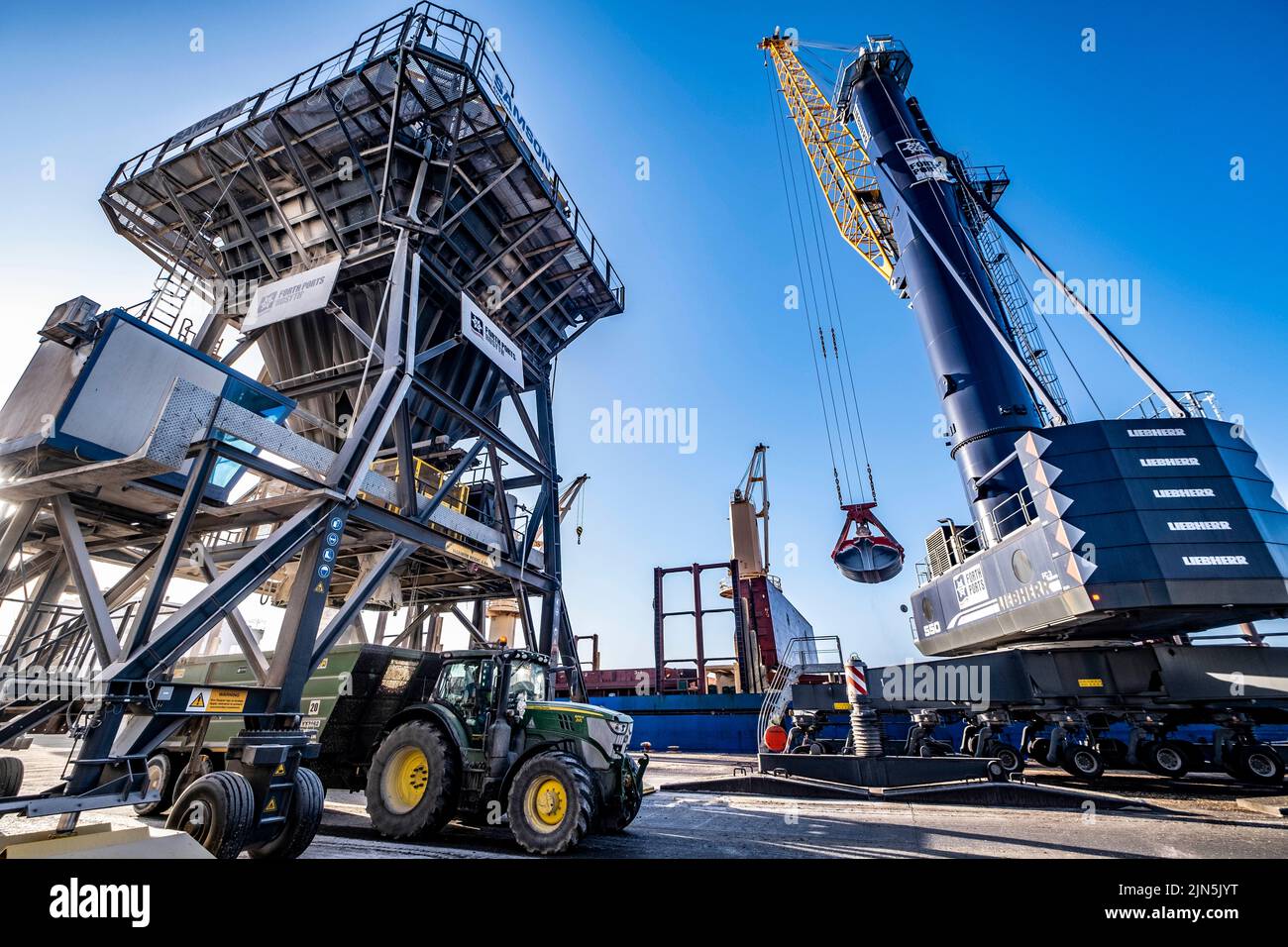 Grain being unloaded into a hopper at port Stock Photo - Alamy