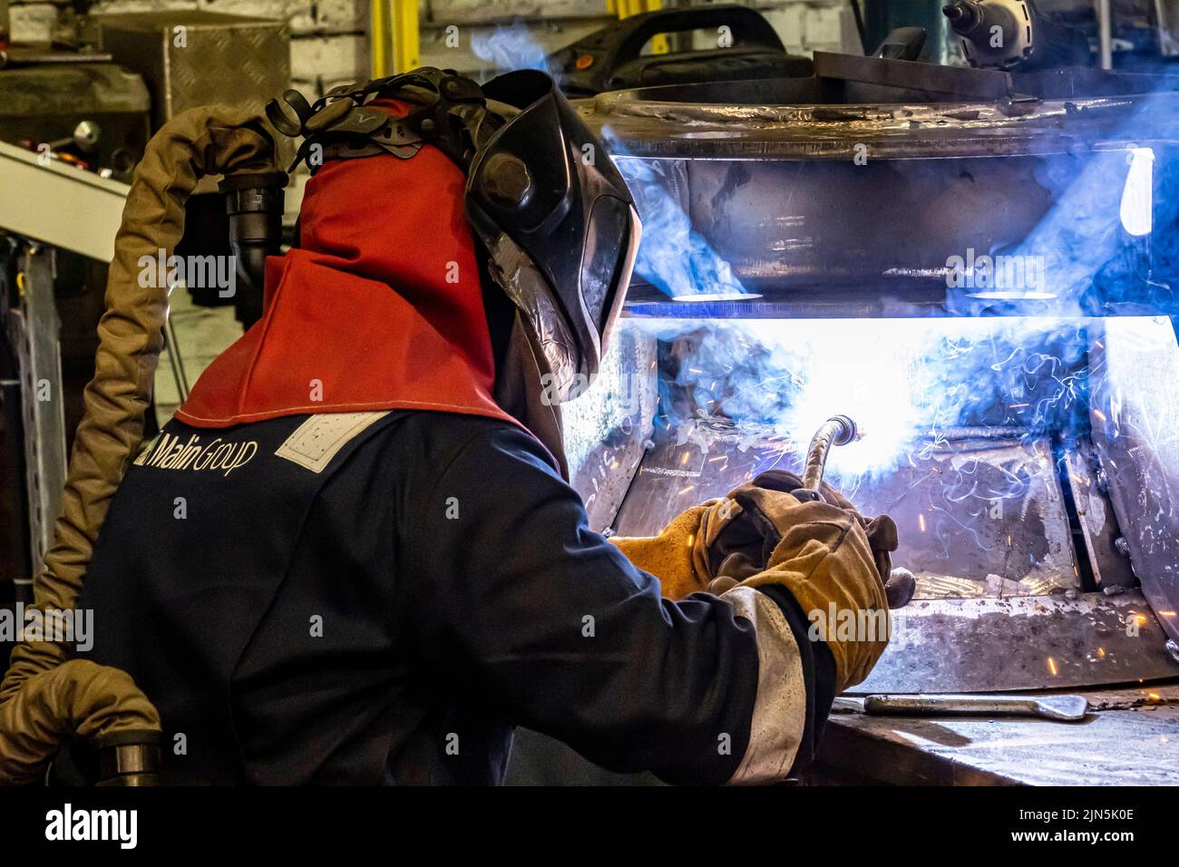 Tradesman in action hi-res stock photography and images - Alamy