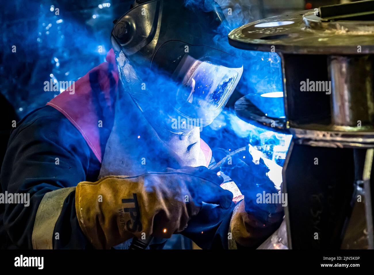 Welders in action Stock Photo - Alamy