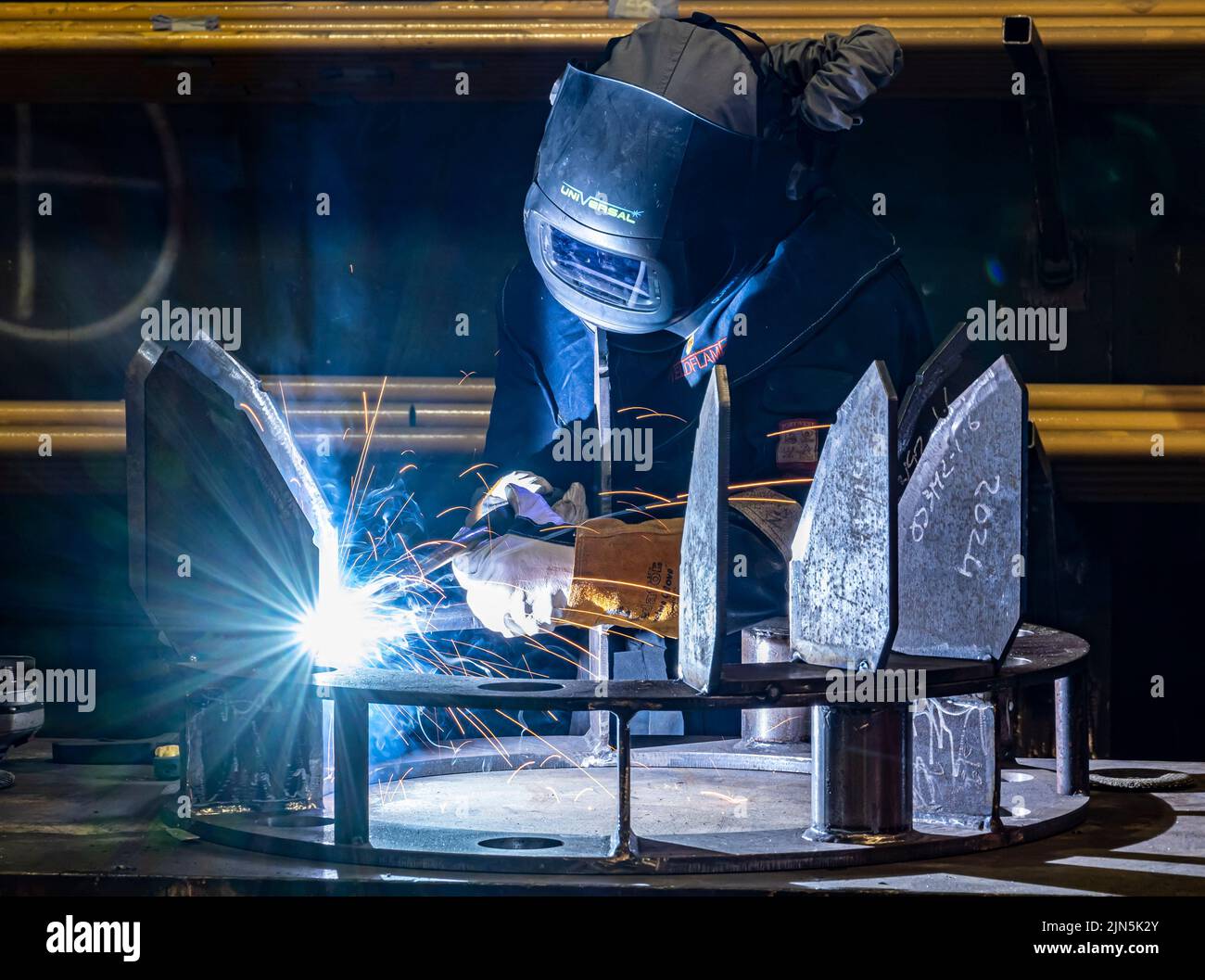 Welders mask hi-res stock photography and images - Alamy