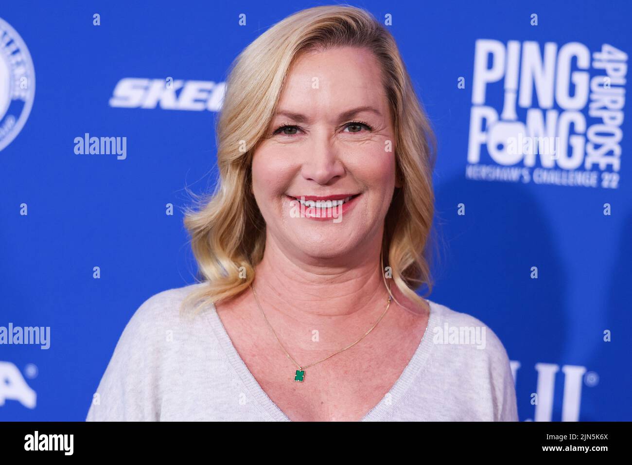 Angela Kinsey Hot Pics