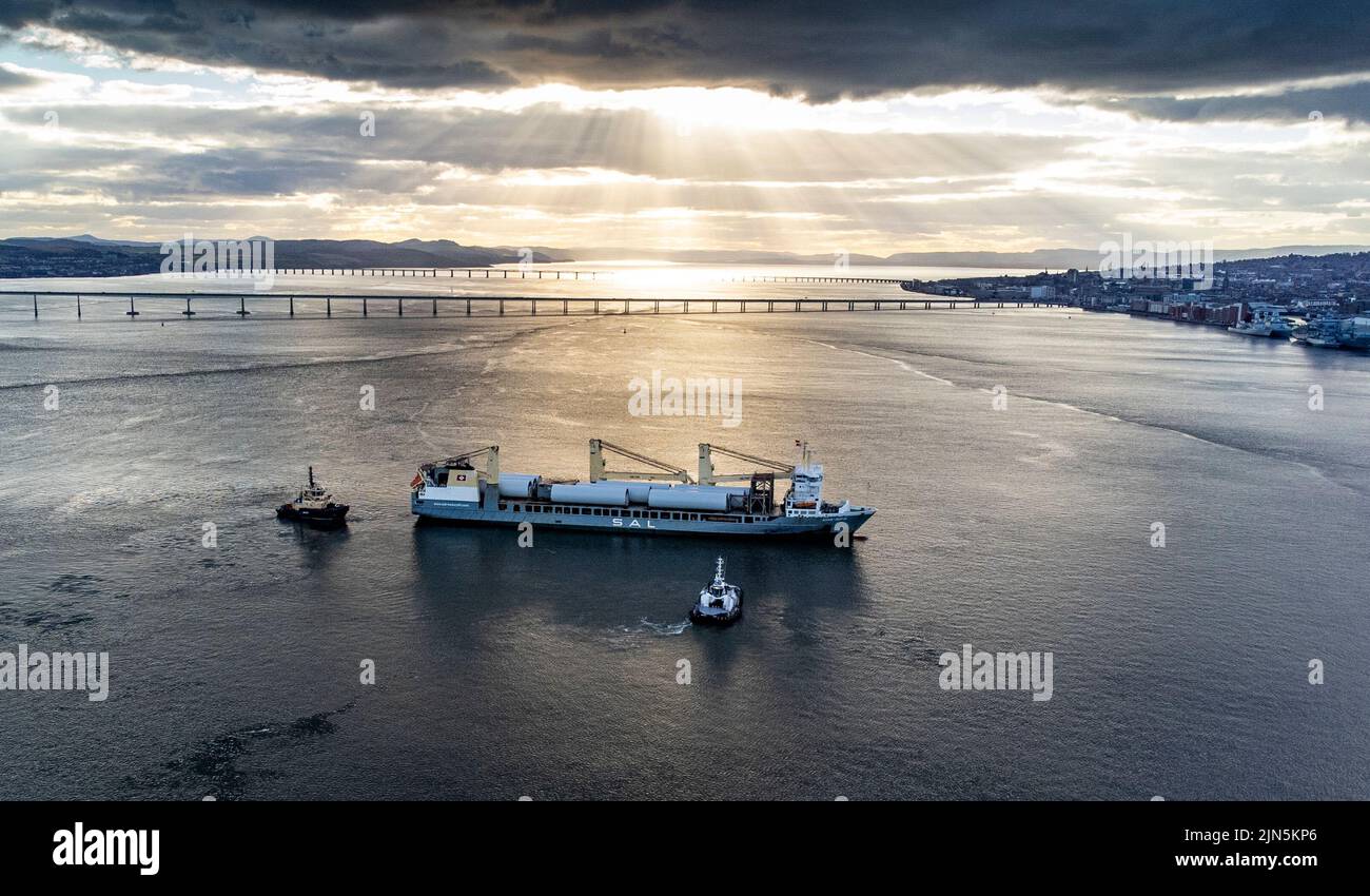 Ship unloading cargo at dock Stock Photo - Alamy