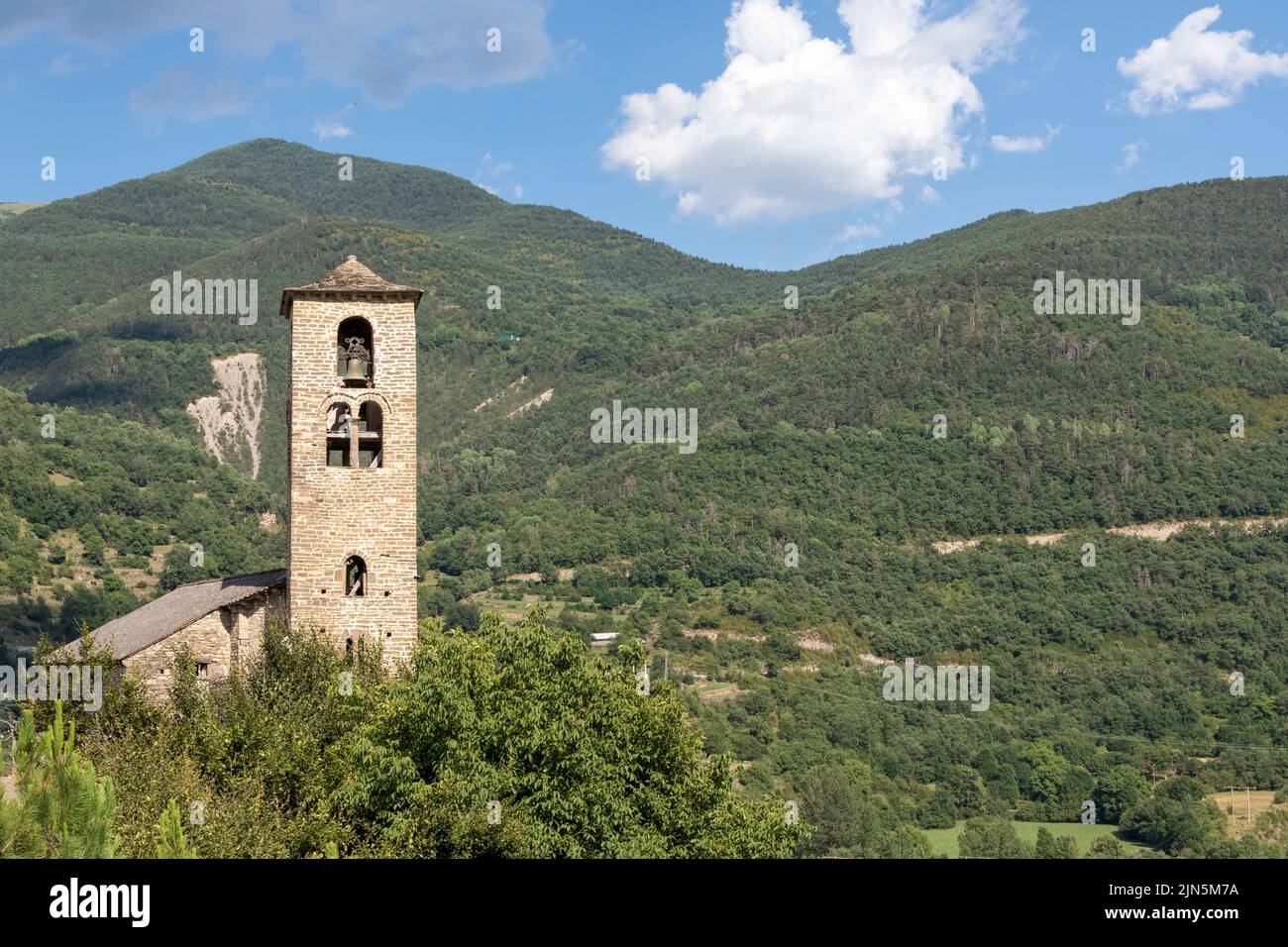 Romanesque building hi-res stock photography and images - Alamy