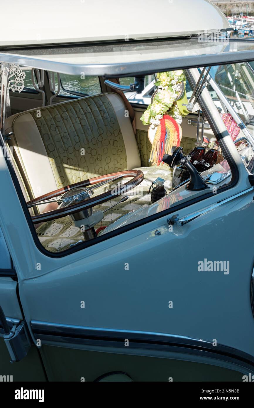 Vw type 2 campervan hi-res stock photography and images - Alamy