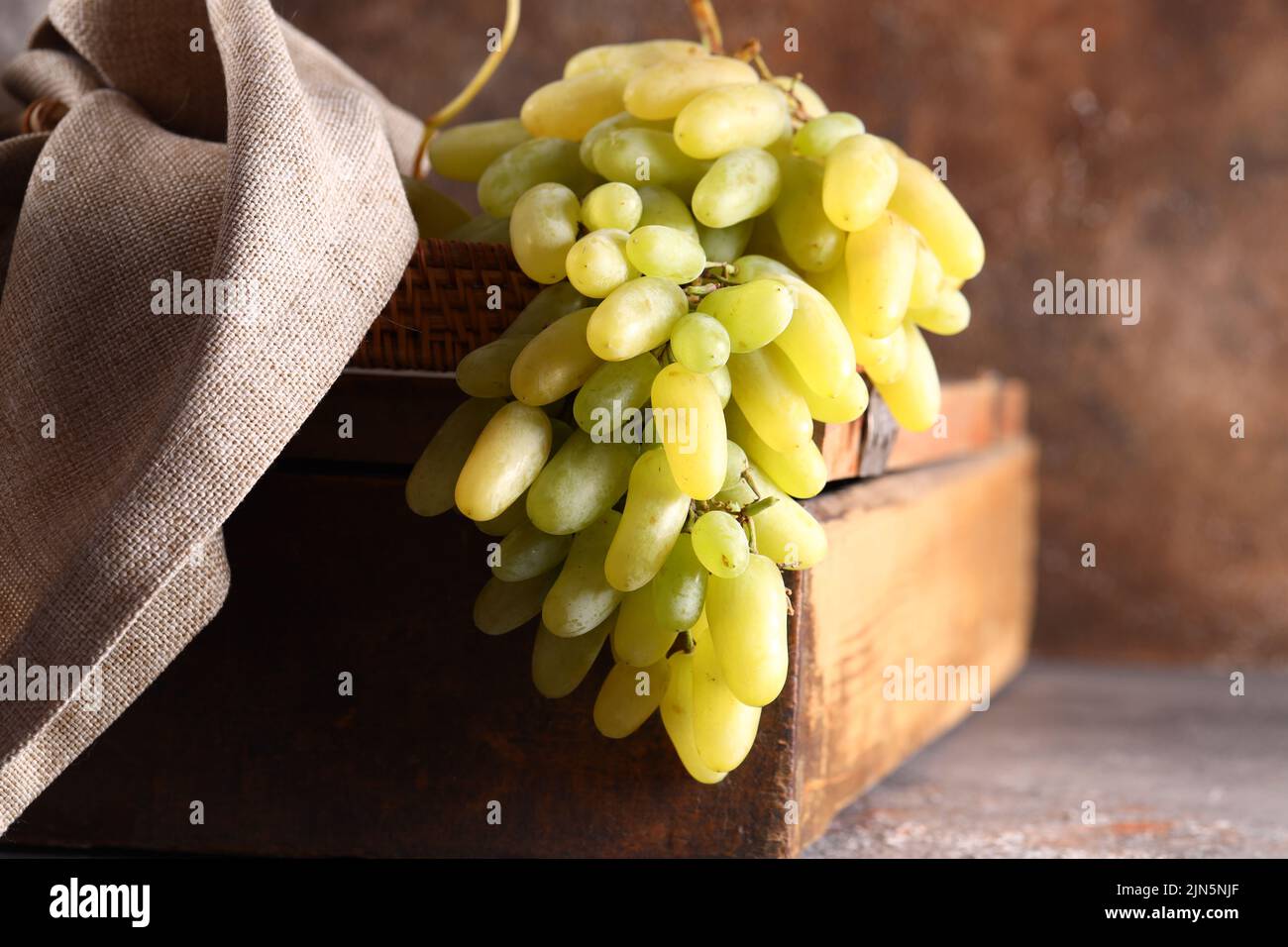 natural organic grapes rustic style Stock Photo - Alamy