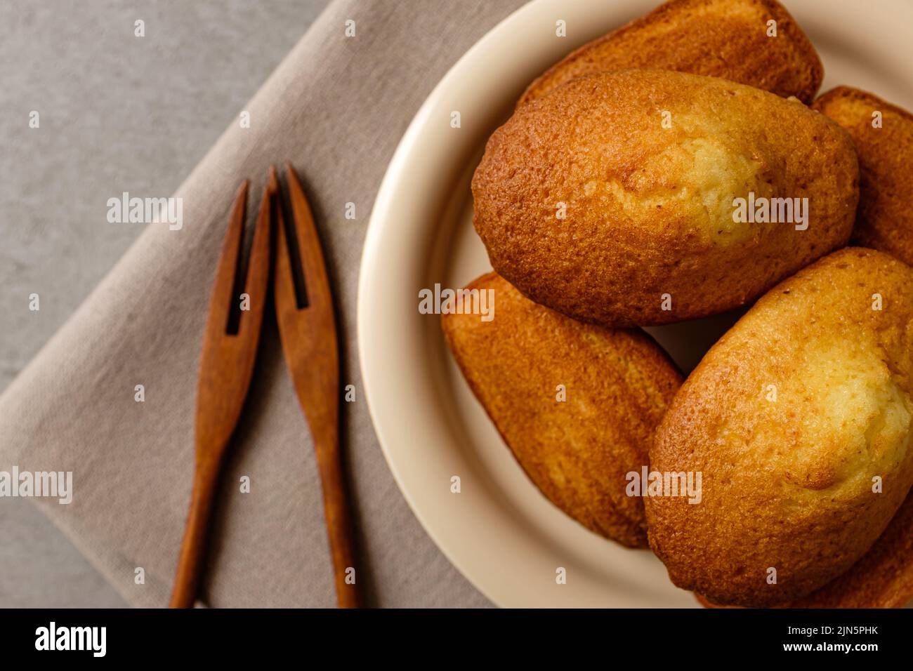 Madeleine pastry hi-res stock photography and images - Alamy