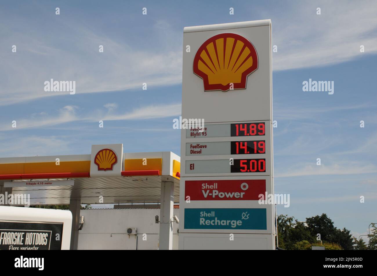 Kastrup/Copenhagen/Denmark/09 August 2022/Shell gasoline and shell ...