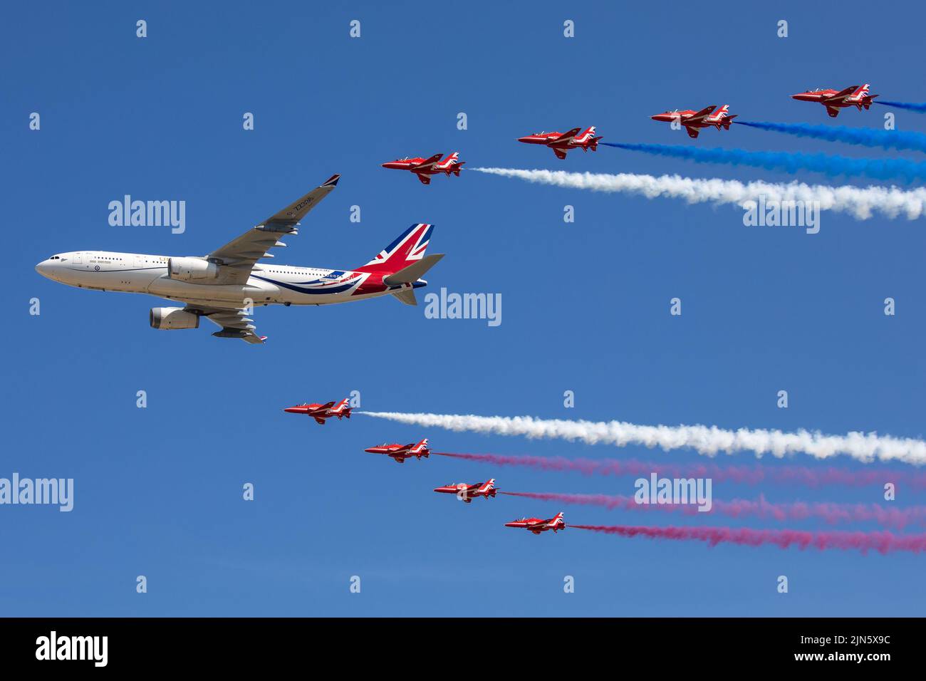Red Arrows & Voyager Stock Photo - Alamy Red Arrows & Voyager Stock Photo - Alamy