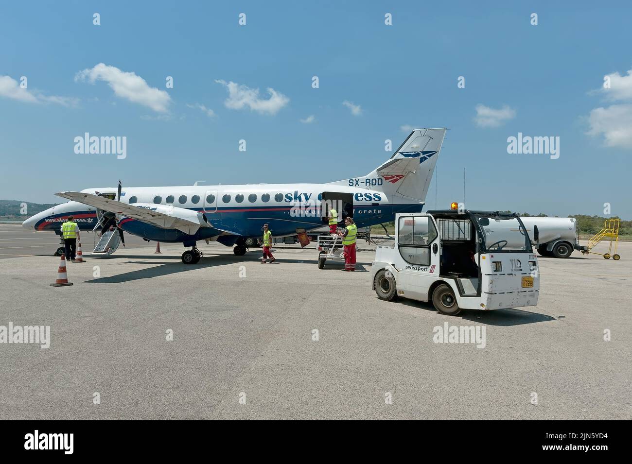 Air charter service cargo hi-res stock photography and images - Alamy