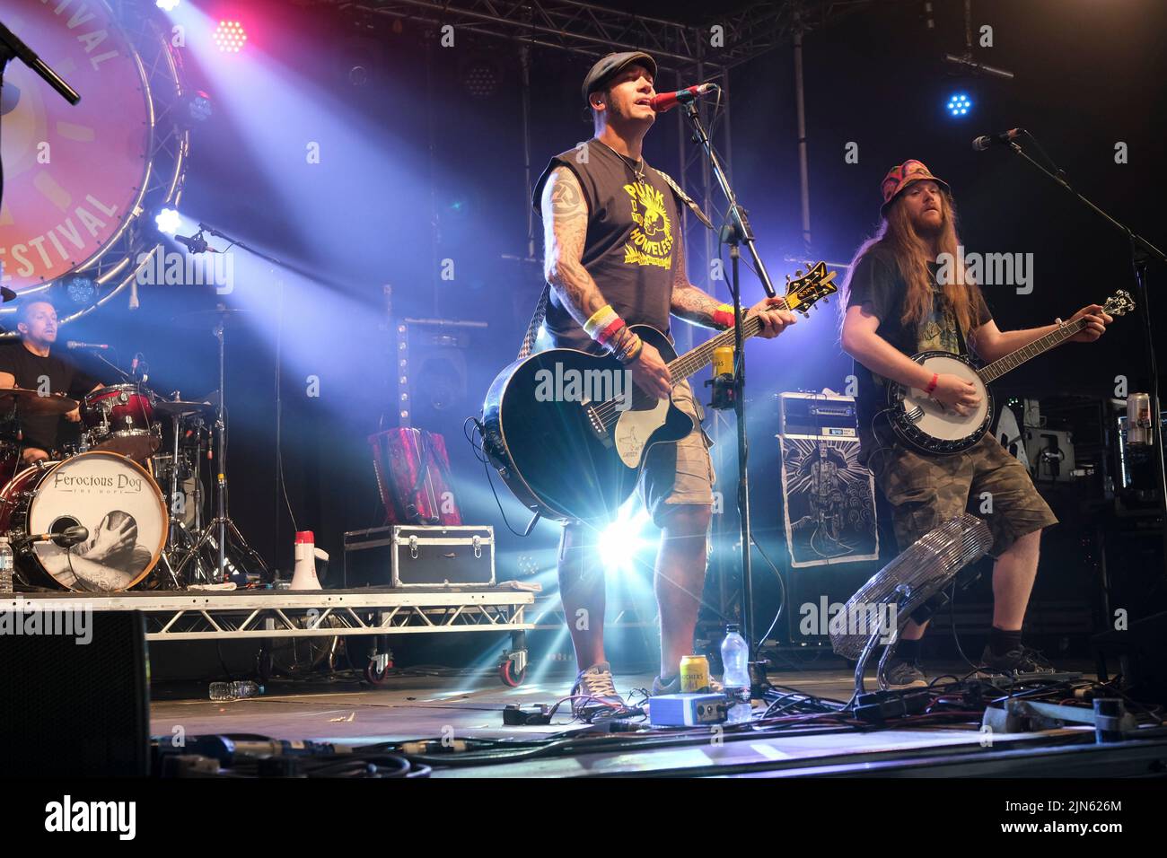 Ken Bonsall and Sam Wood of Ferocious Dog performing at the Wickham ...