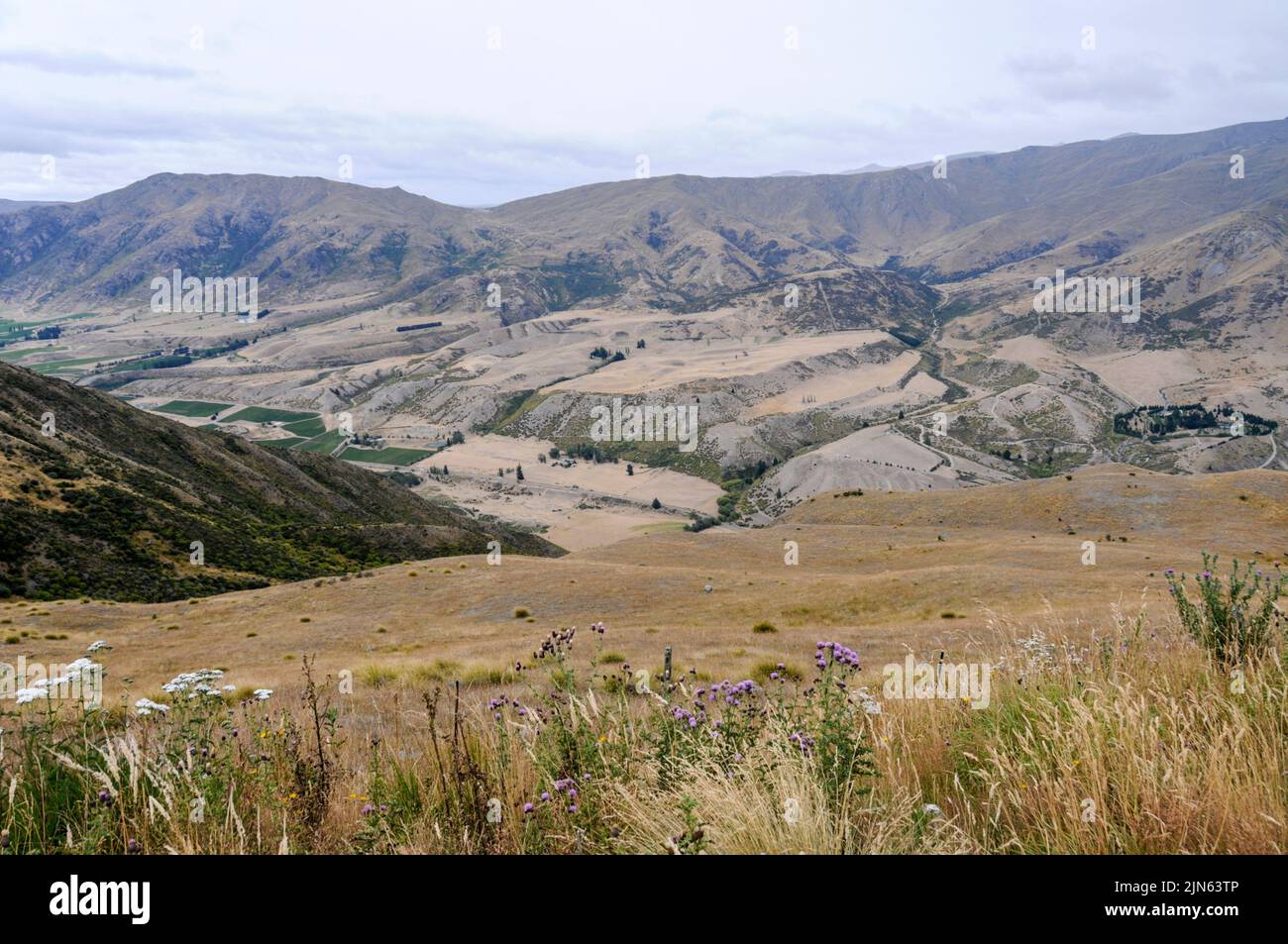Distant views from the Crown Range Road in the Crown Range mountains ...